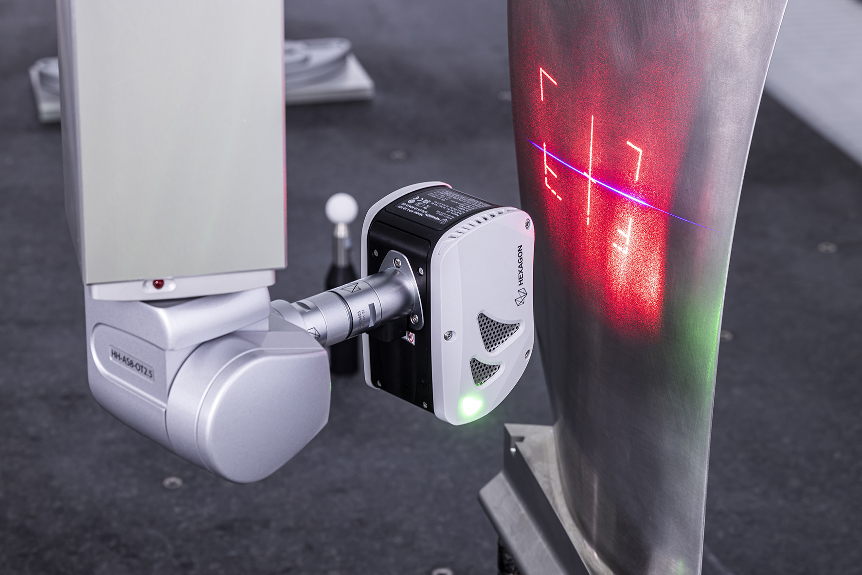 Scanner laser per CMM Hexagon, controllo più rapido e alta precisione