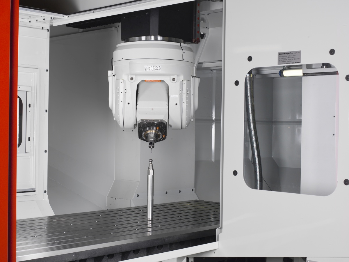 Centri di fresatura CB Ferrari, nuova serie D con testa bi-rotativa