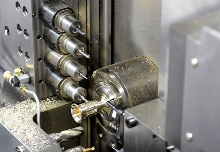 Il tornio: come funziona e come è fatta questa macchina utensile